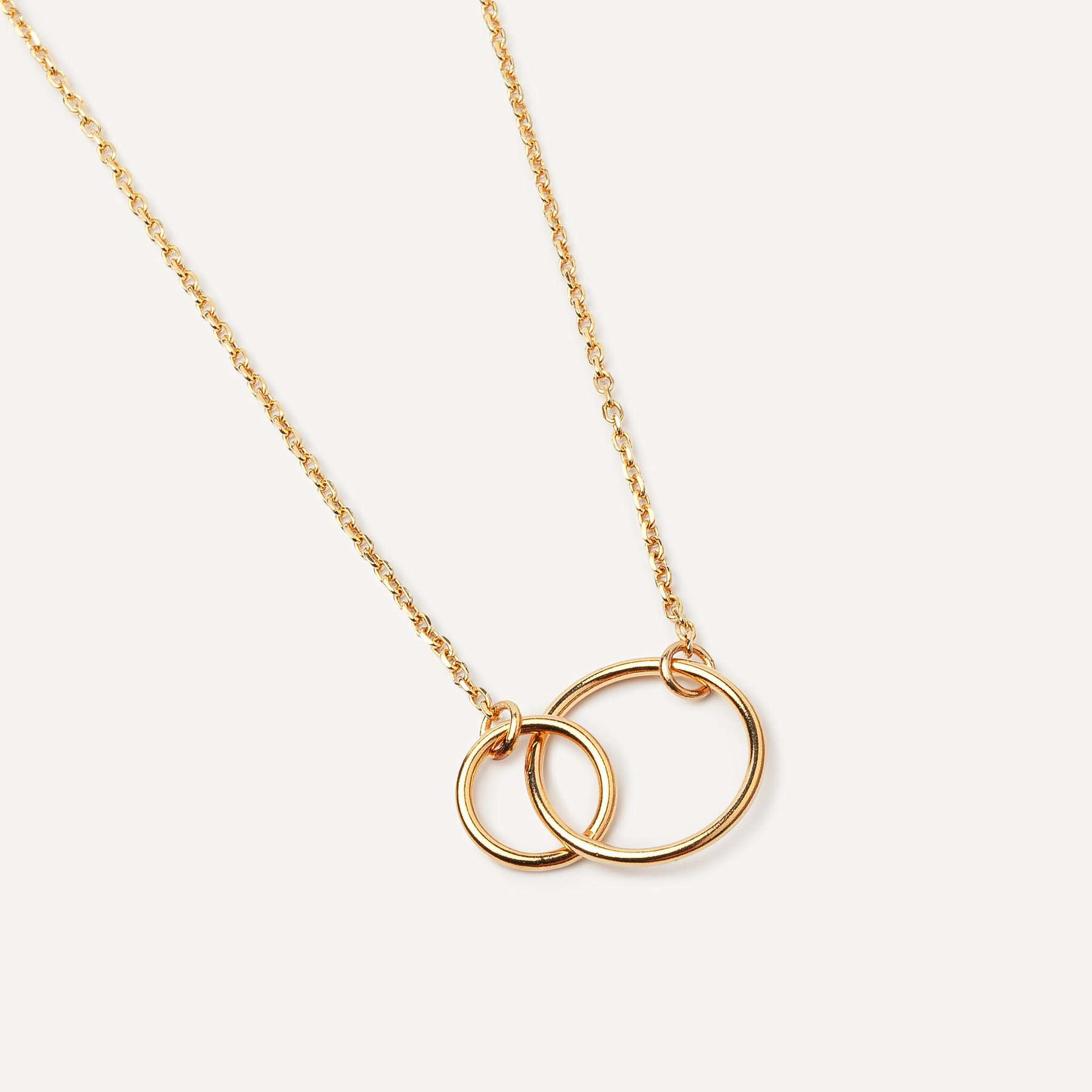 Quelles sont les tendances bijoux 2025 ? Les styles à adopter cette an ...